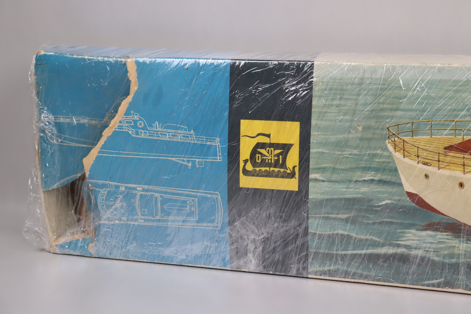 DMI, modellbåt i trä, "Admiral" | Auktion.se