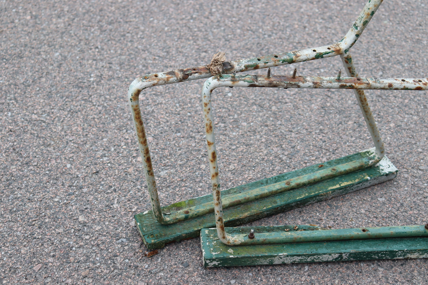 Gavlar till trädgårdsbänk, 1 par | Auktion.se