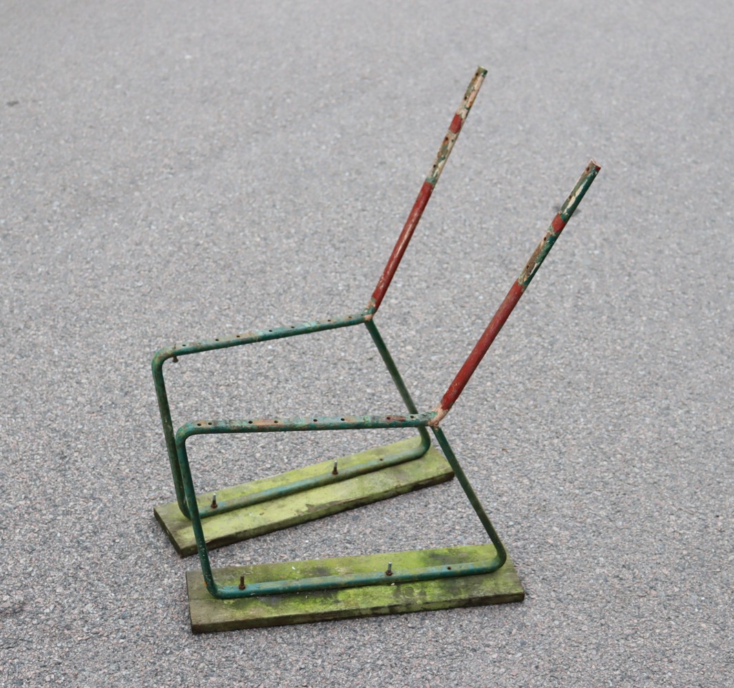 Gavlar till trädgårdsbänk, 1 par | Auktion.se