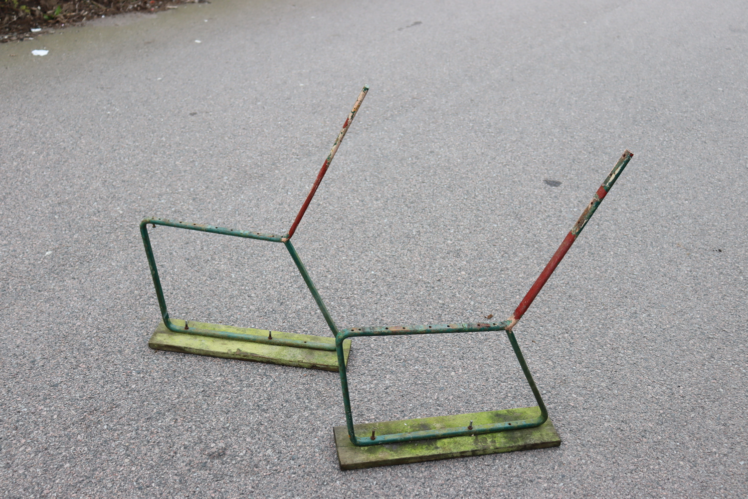 Gavlar till trädgårdsbänk, 1 par | Auktion.se