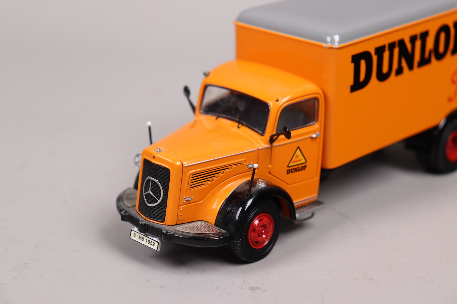 Schuco, Mercedes L 6600 lastbil, 1:43 | Auktion.se