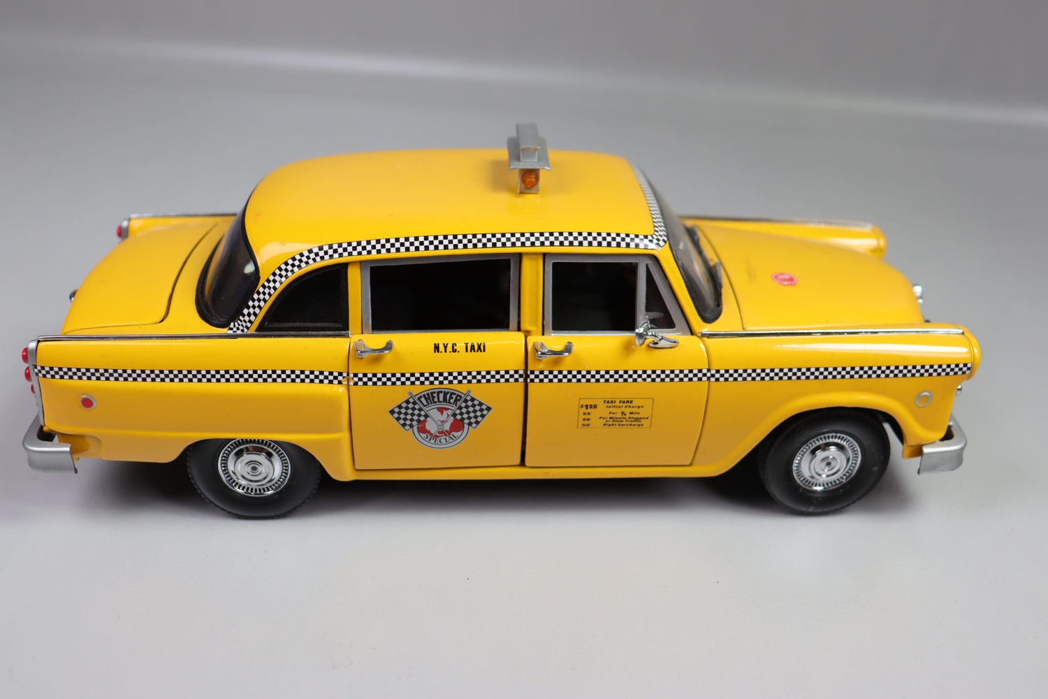 Sun Star, 1981 Checker A11 Taxi, 1:18 | Auktion.se
