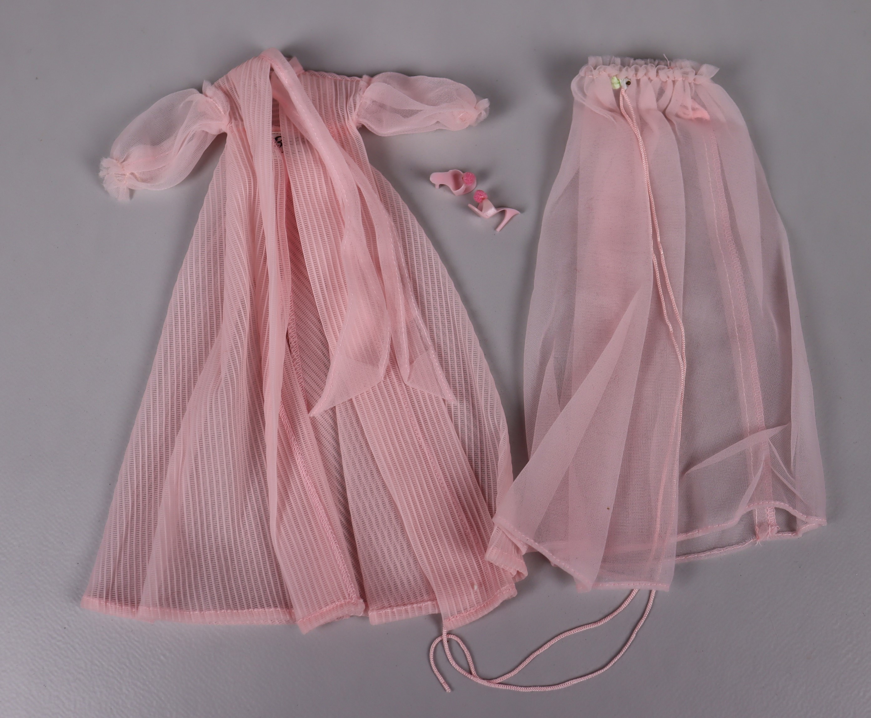 Vintage Barbie kläder, #965 Nighty Negl… | Auktion.se