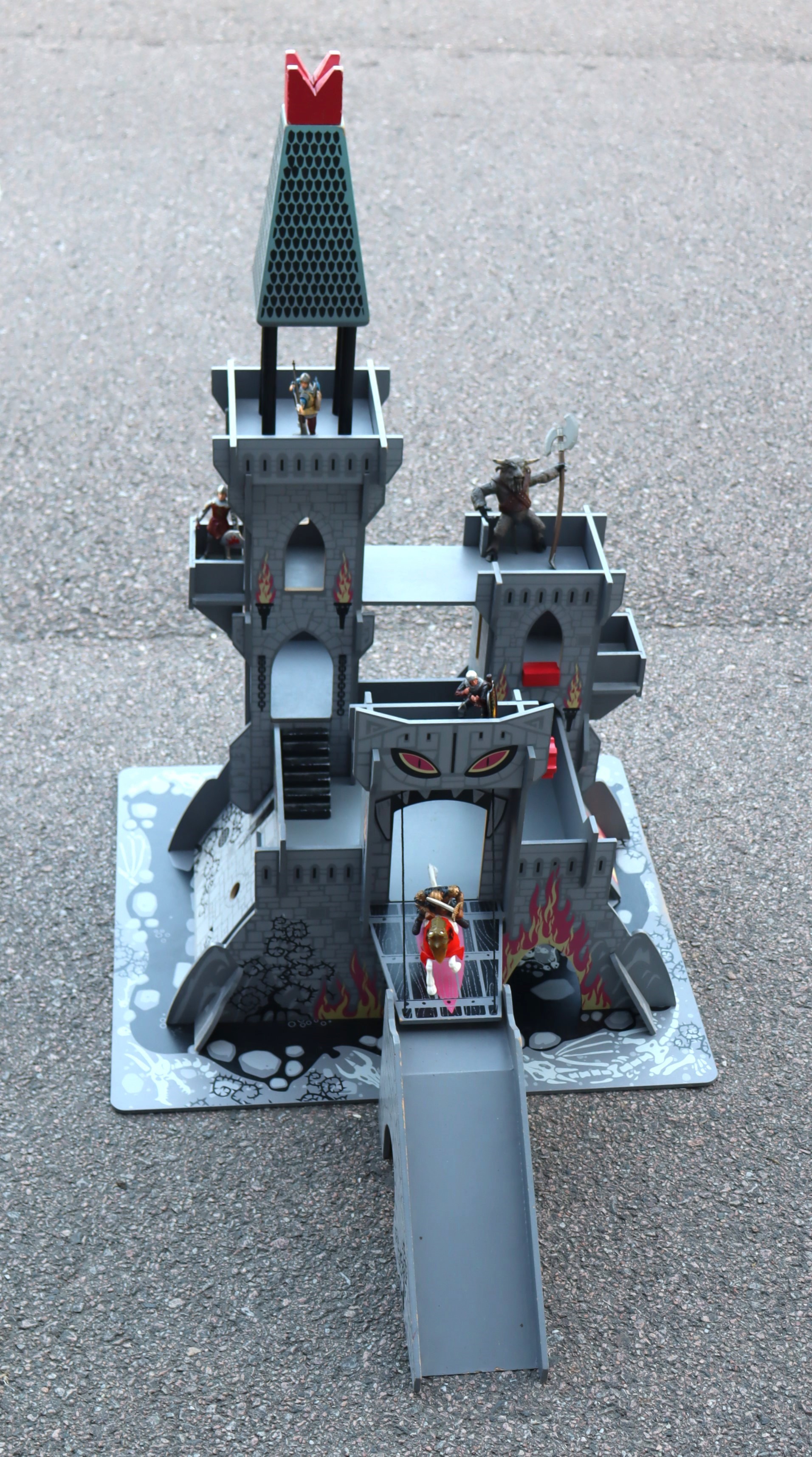 ELC, "Castle of Doom", riddarborg i trä… | Auktion.se