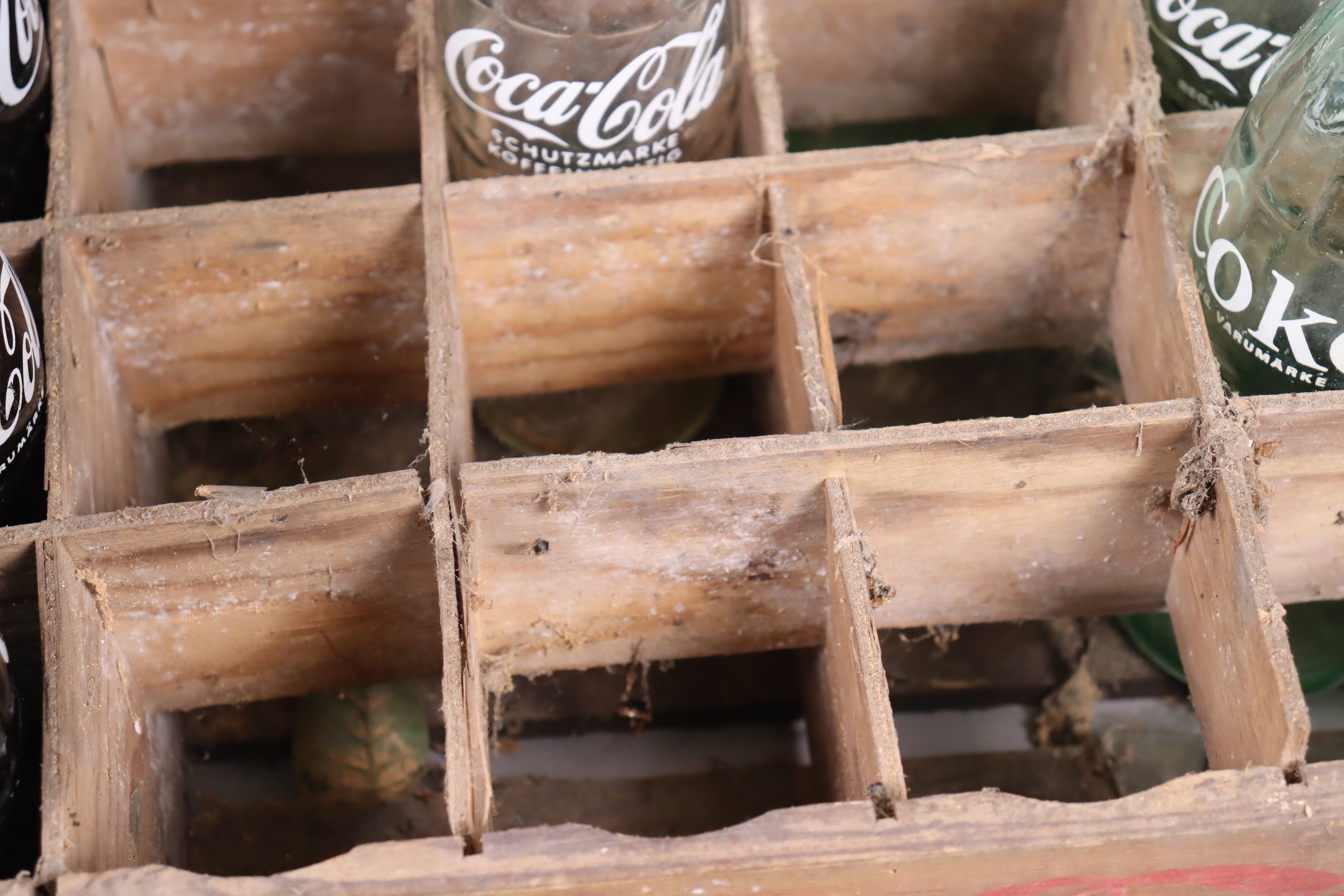 Coca-Cola, back med öppnade och oöppna… | Auktion.se