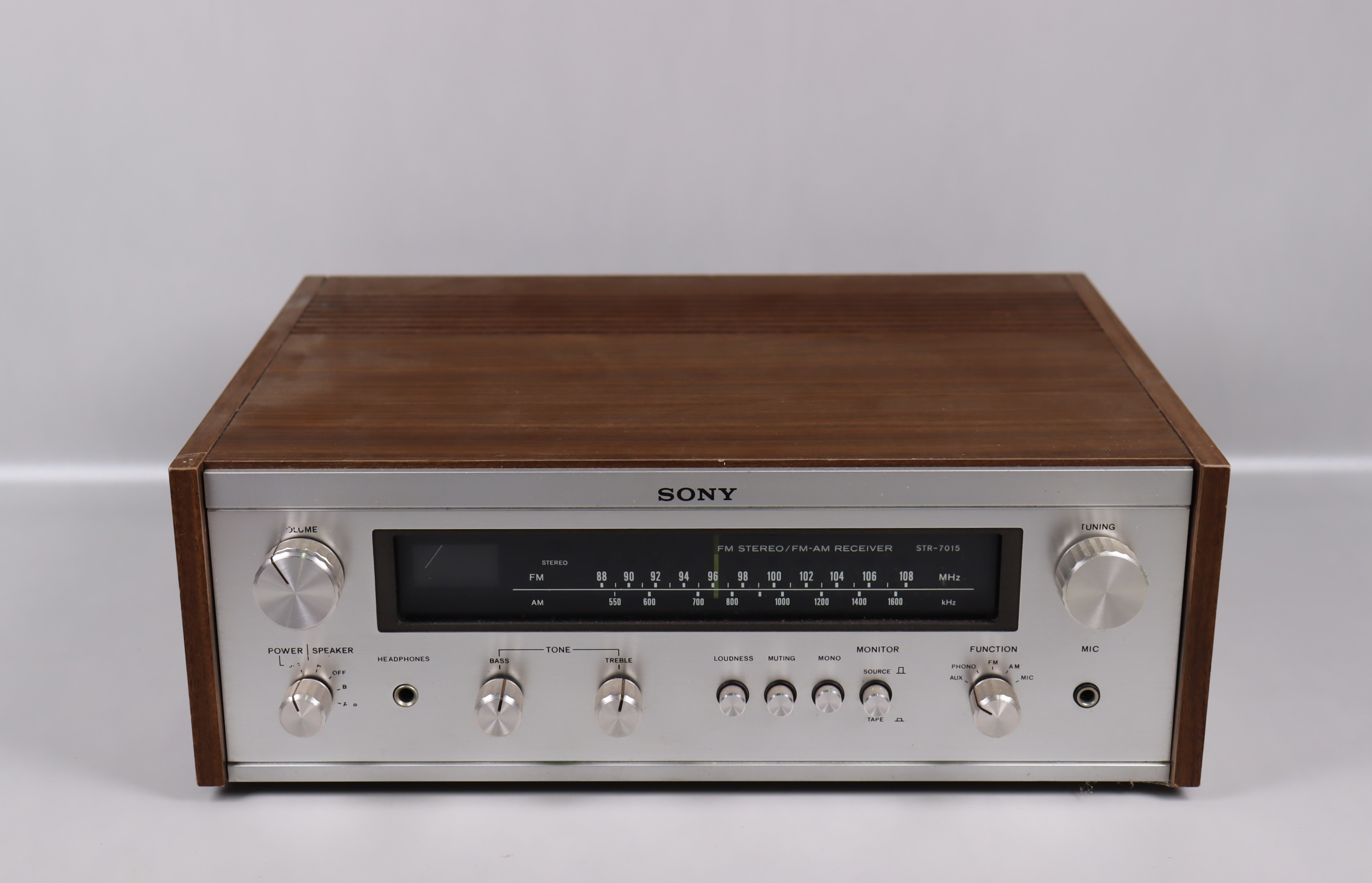 Sony STR-7015 FM Stereo/FM-AM Reciever, … | Auktion.se